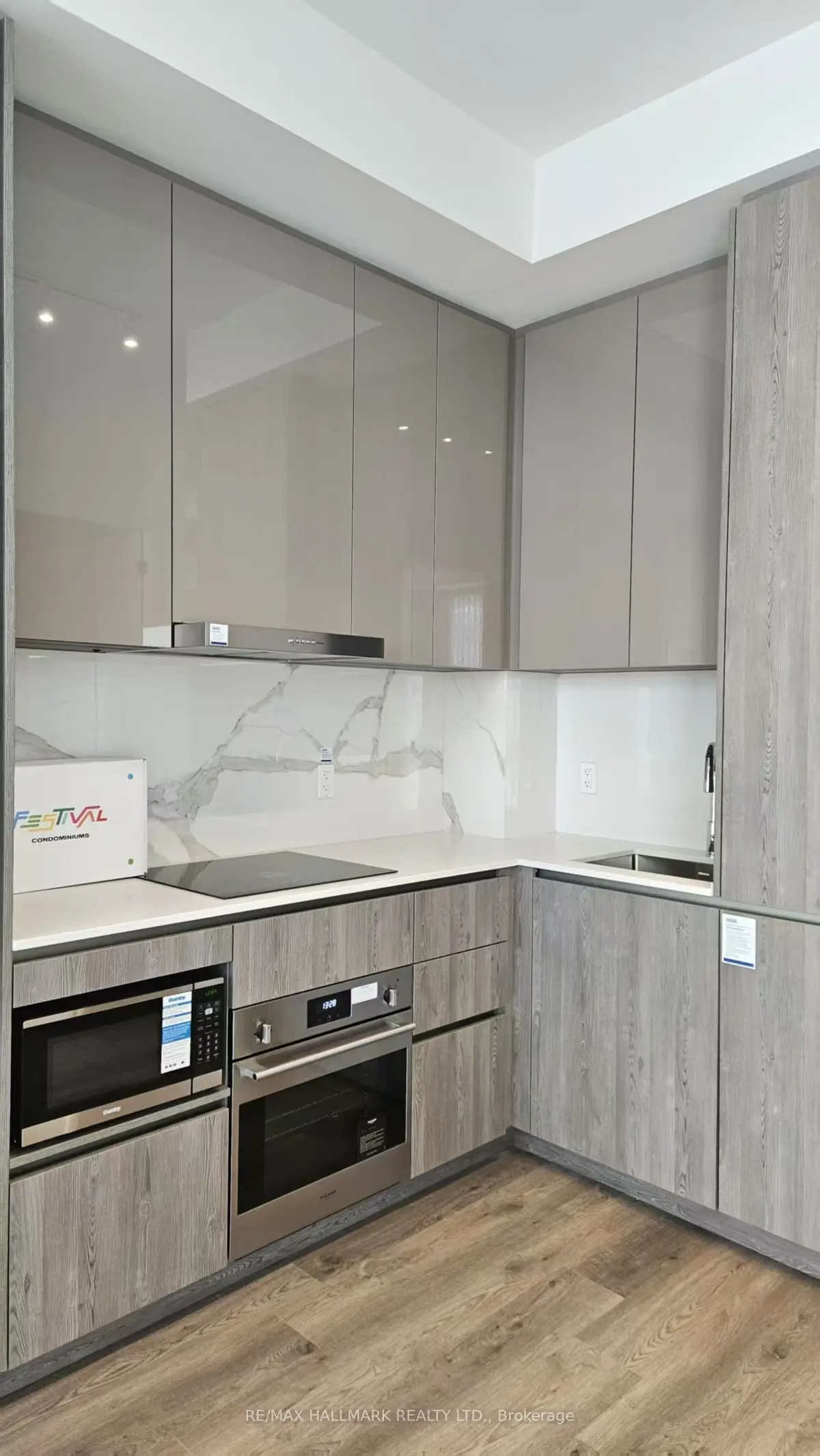 1615 - 8 Interchange Way W, Vaughan, Ontario Listing History | HouseSigma
